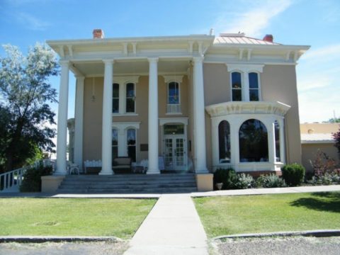 Haunted Mansions in America: History, Ghost Stories & Hauntings
