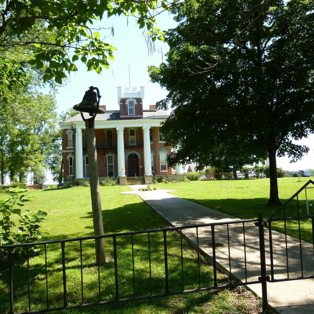 Haunted Mansions in America: History, Ghost Stories & Hauntings